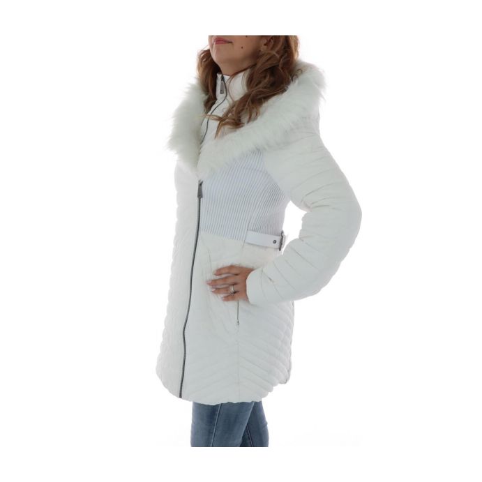 GUESS Дамско яке цвят бял - OneMoreTrend