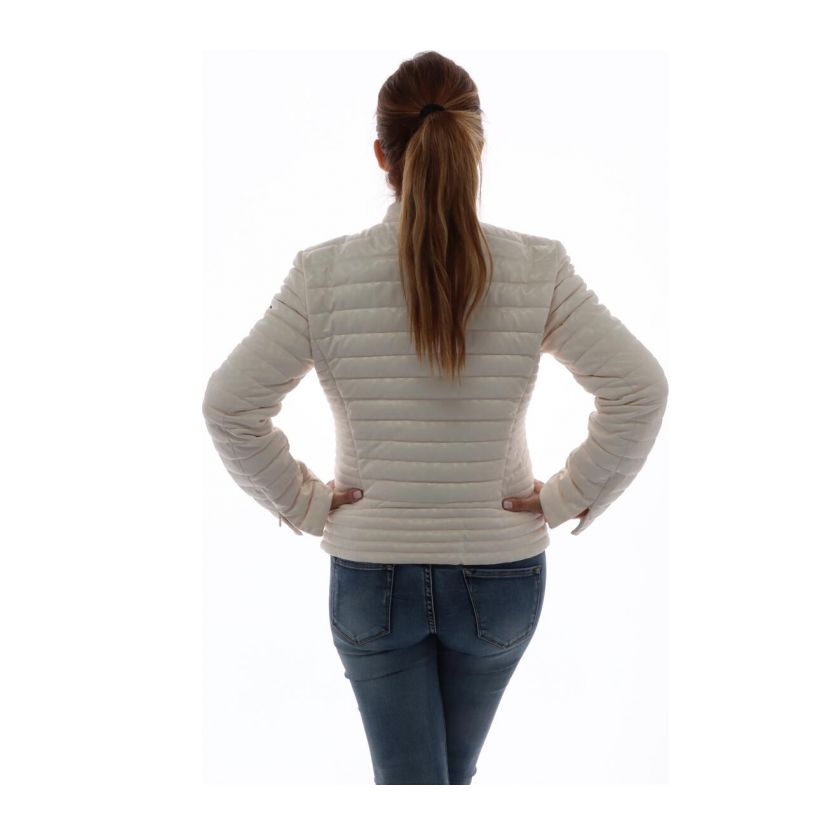 GUESS Дамско яке цвят бял - OneMoreTrend