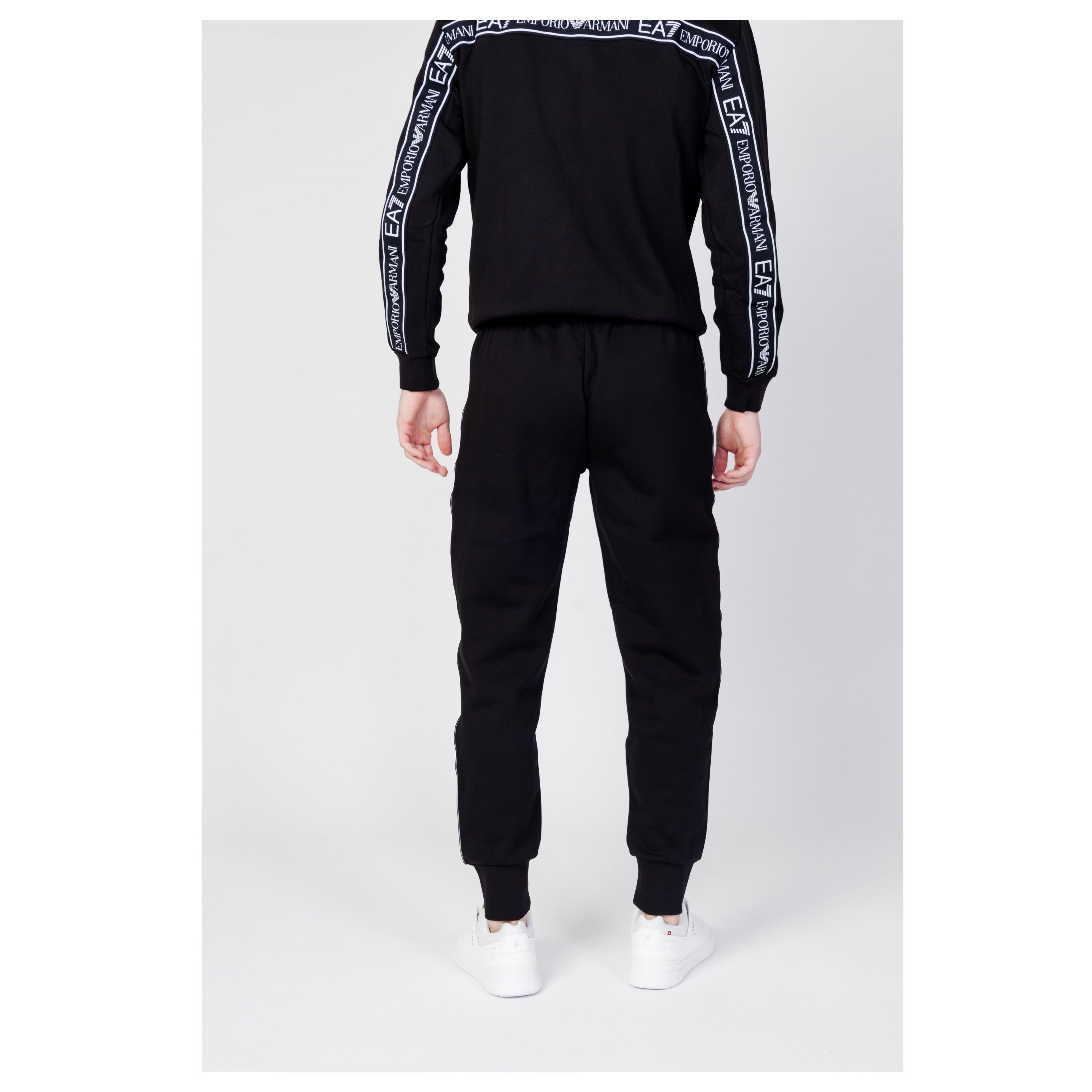 EA7 Мъжки панталон - OneMoreTrend